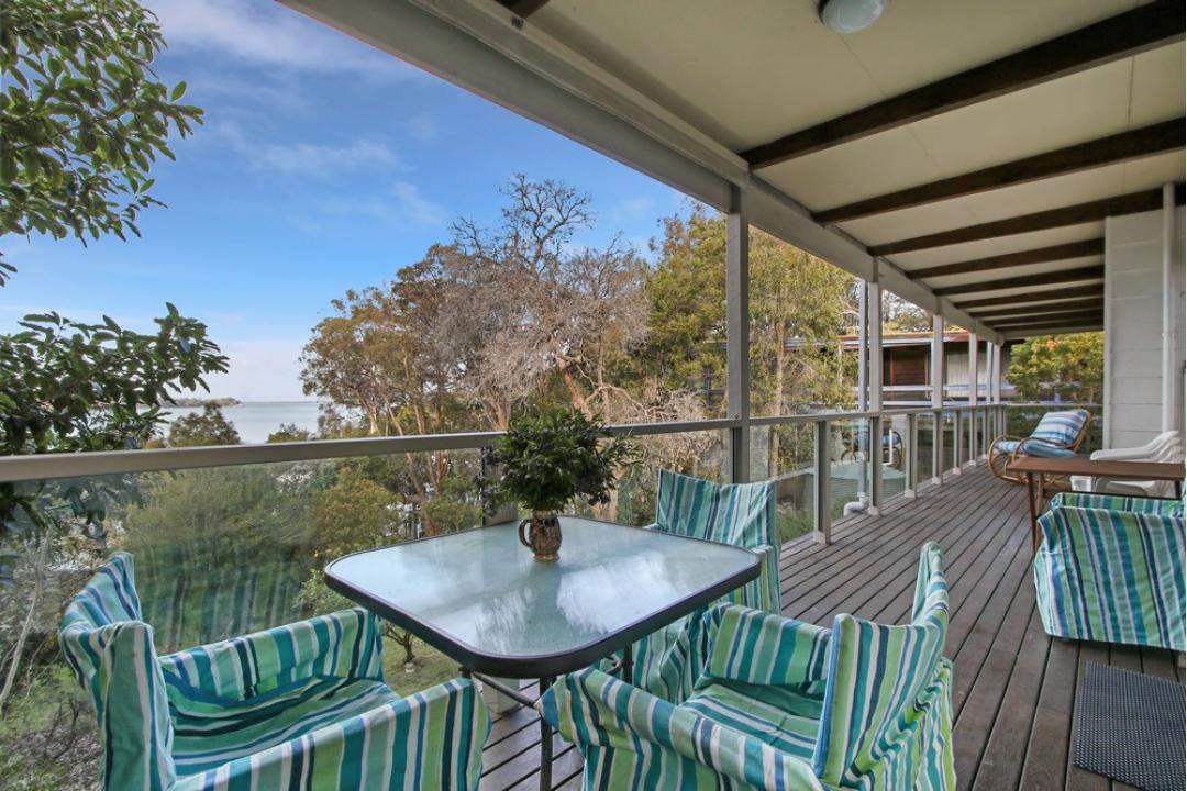 Gippsland Lakes Holiday Rentals Official Site - HERONS RISE