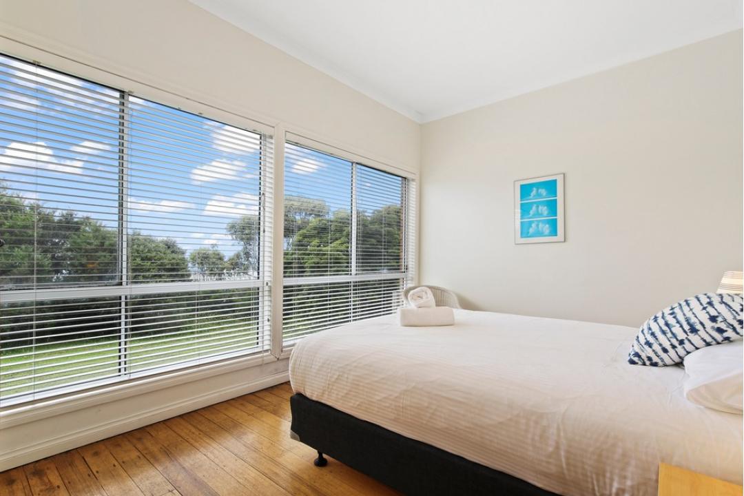 Gippsland Lakes Holiday Rentals Official Site - Lake Tyers Beach House